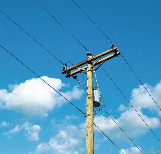 Alliant Energy - Working around power lines? Stay 10 feet away or call us